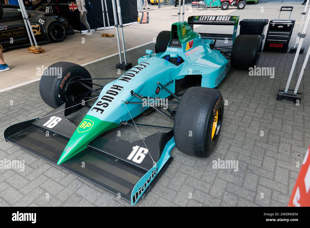 Three-quarters front view of a Green 1989 Leyton House March CG891 ...