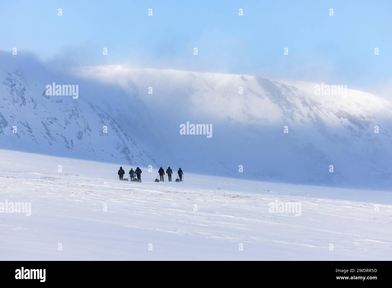 Ski pull hi-res stock photography and images - Alamy