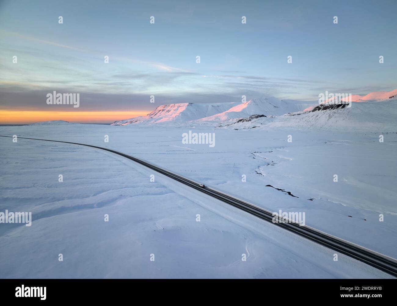 Distant car hi-res stock photography and images - Alamy