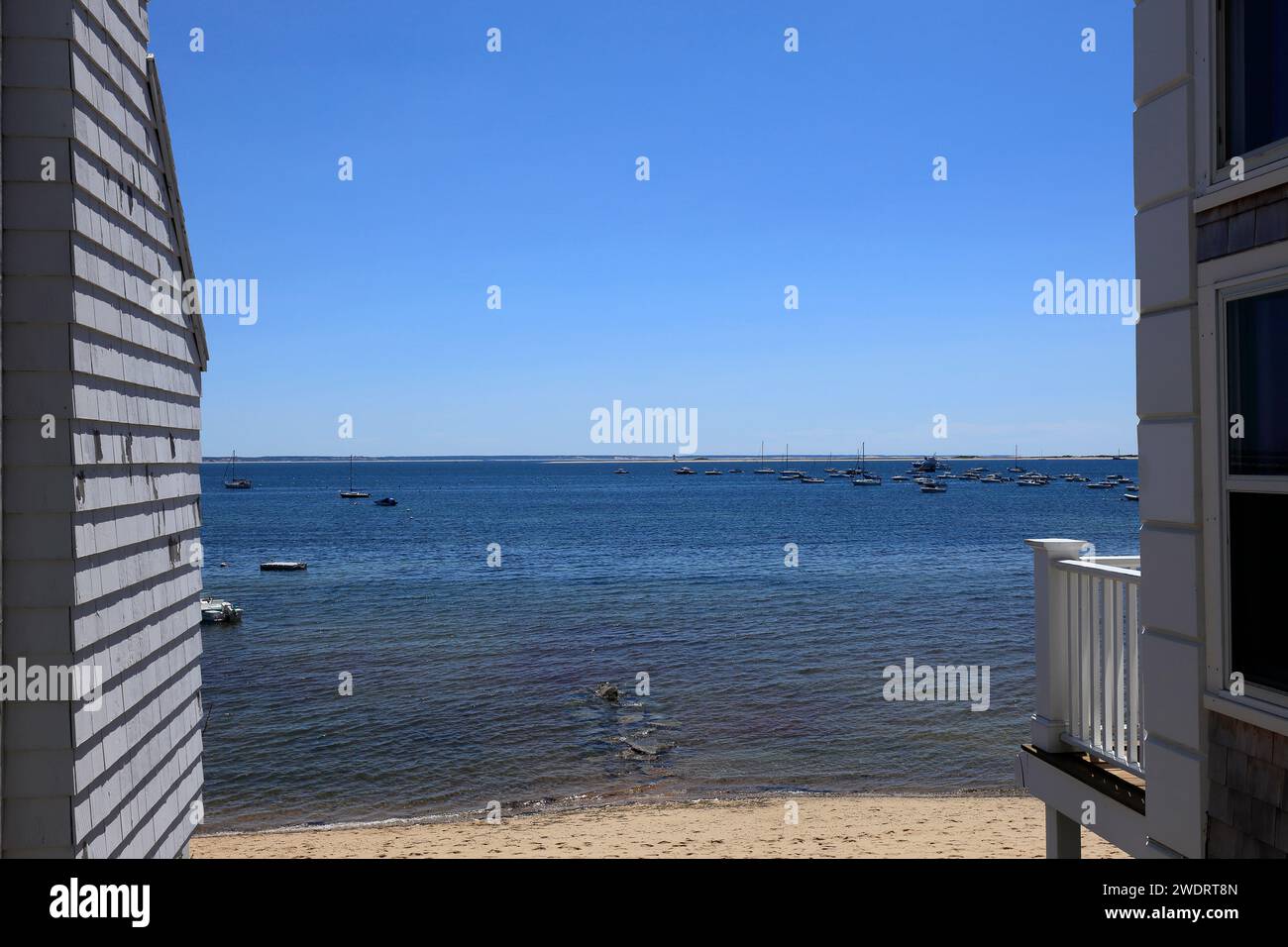 View between buildings hi-res stock photography and images - Alamy