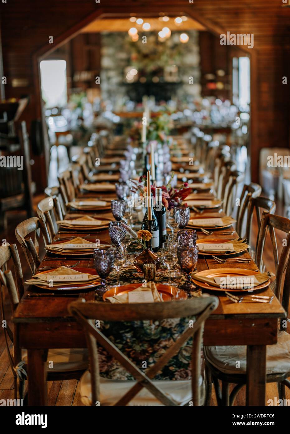 long wedding reception table with flowers and place settings Stock ...