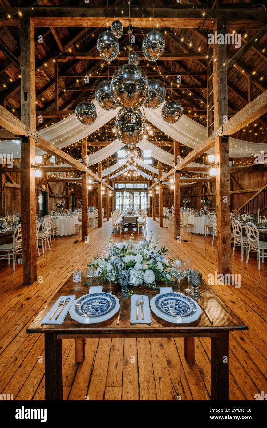 Gorgeous interior of wedding reception barn decorated for dinner Stock ...