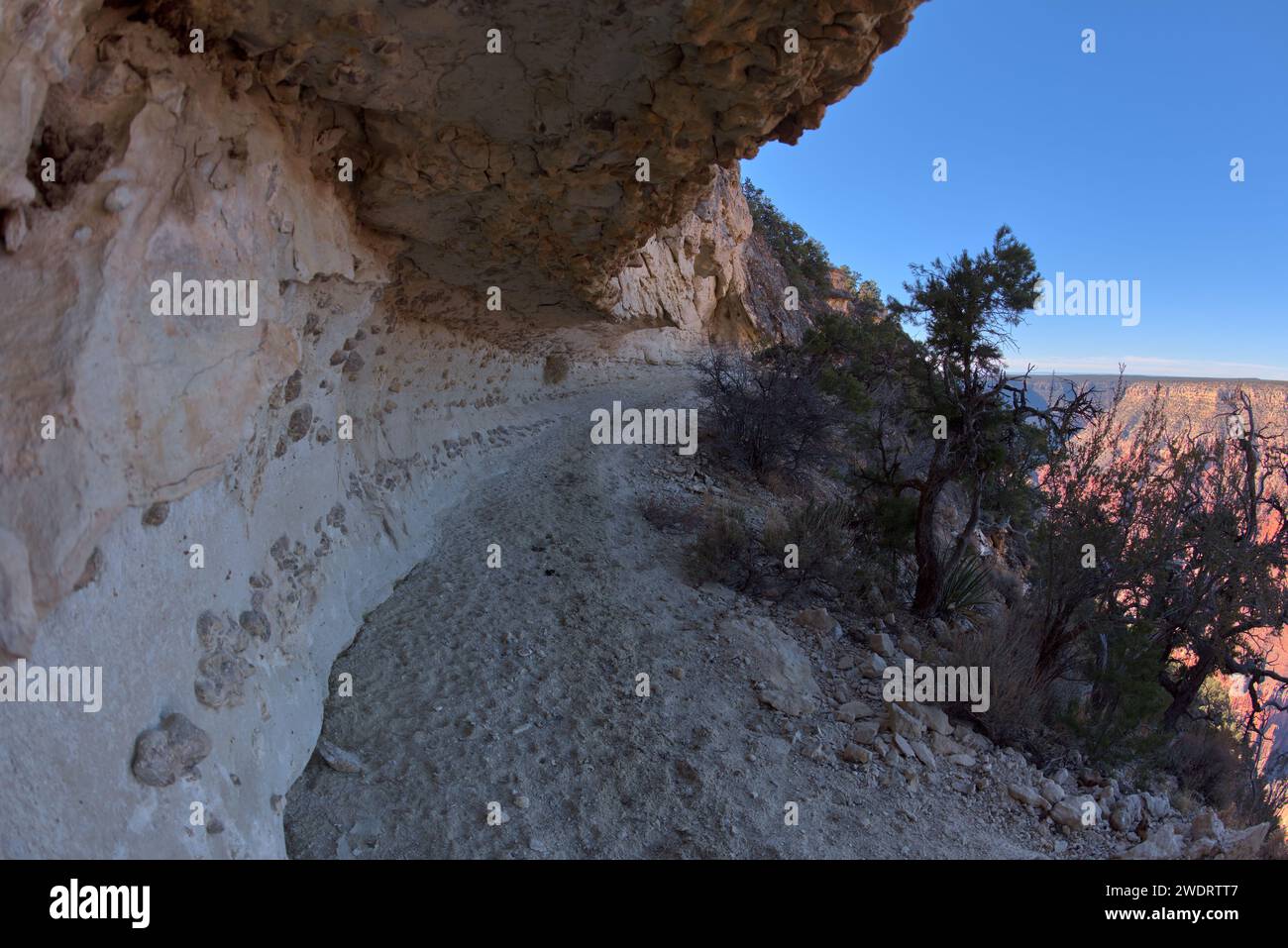 Cliff overhang hi-res stock photography and images - Alamy