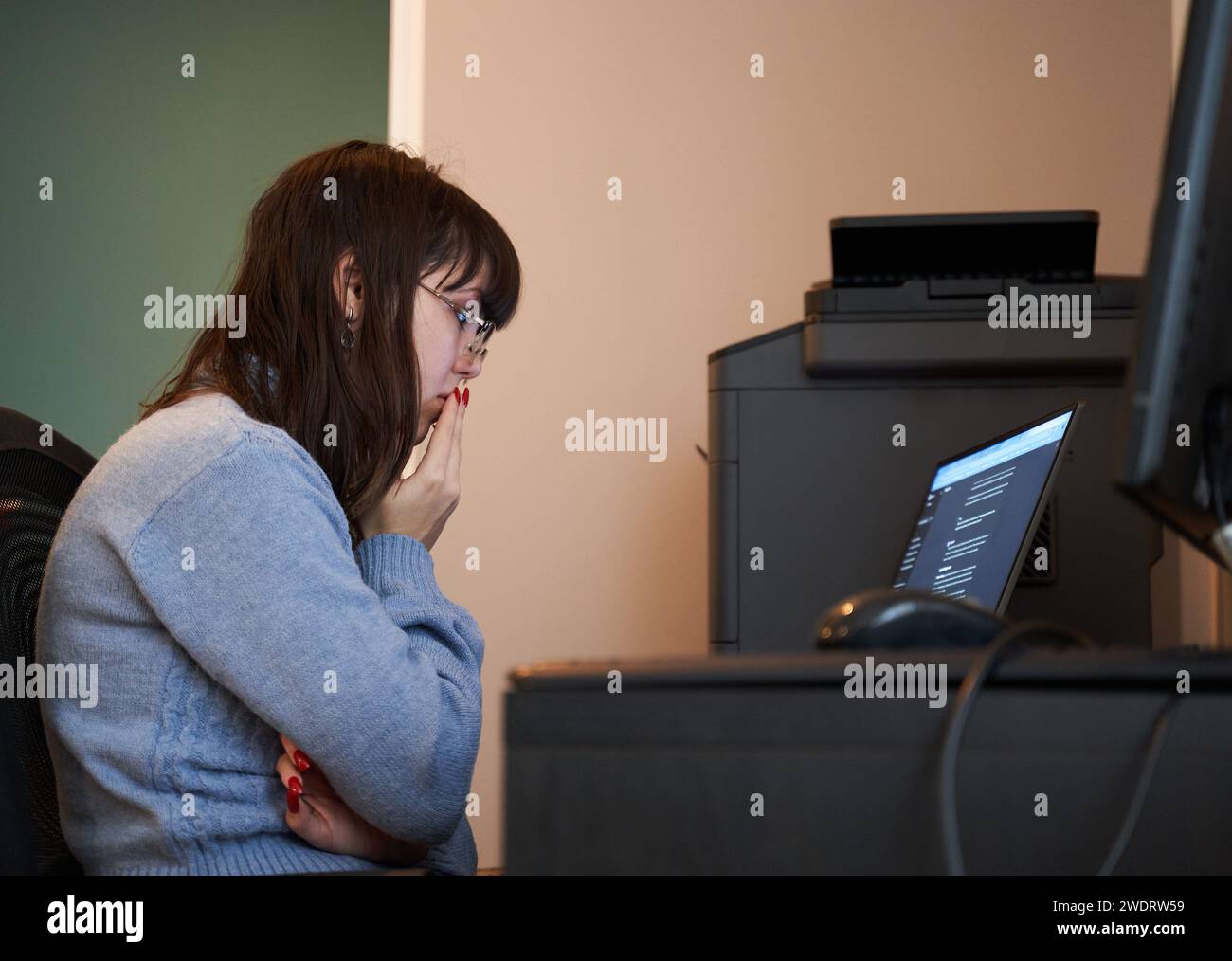 Software developer woman working on her laptop at her desk Stock Photo ...