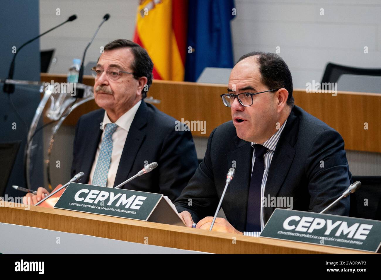 The president of CEPYME's Delinquency Observatory, Luis Collado (left ...
