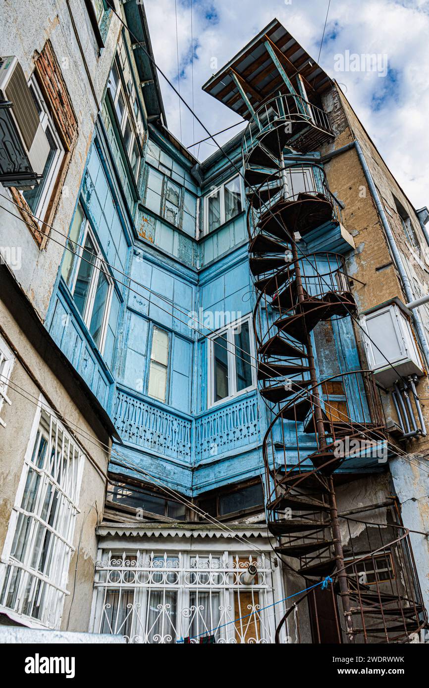 Traditional inner yard of Old Tbilisi Stock Photo - Alamy
