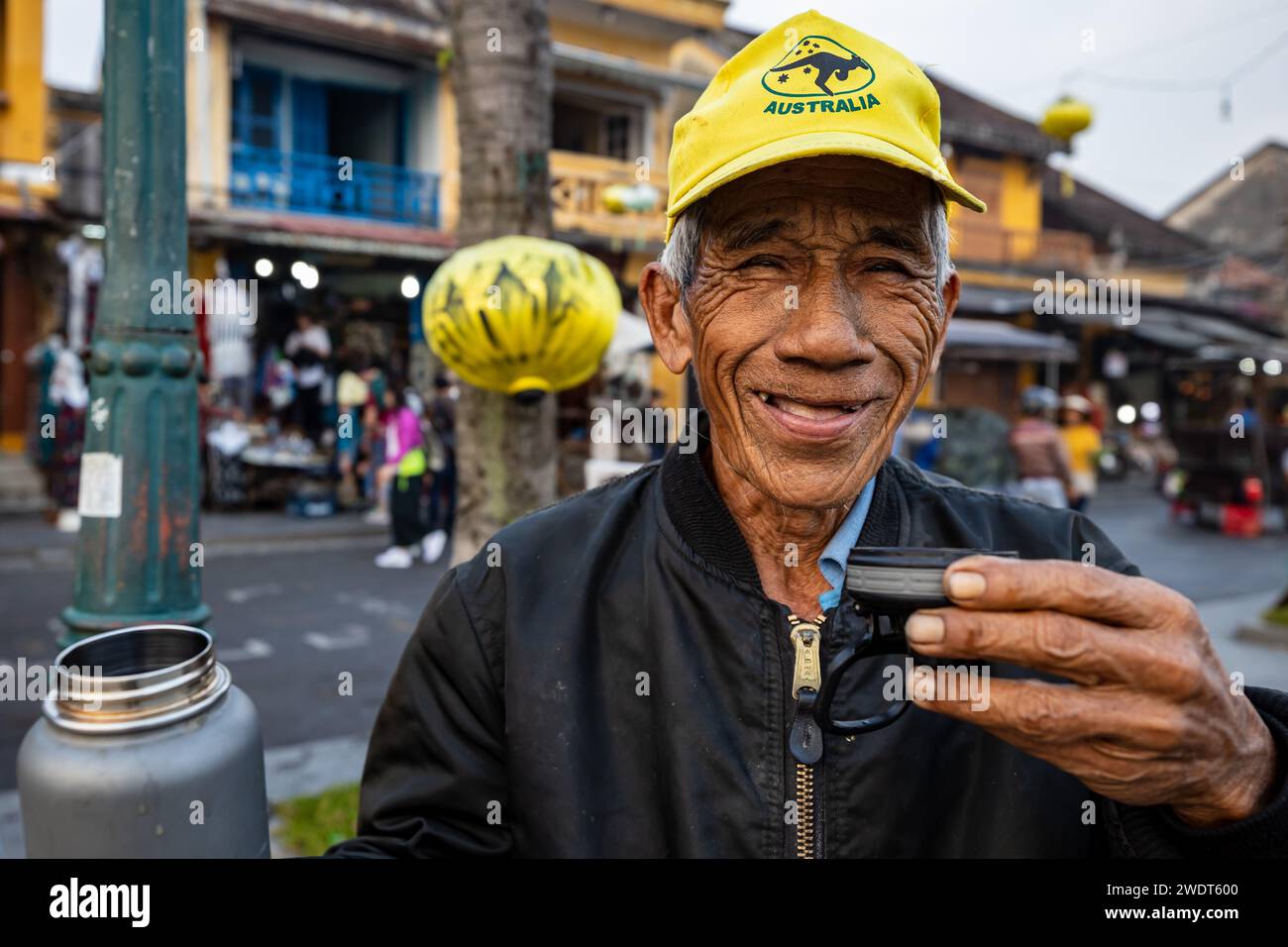 Old friendly man from vietnam Stock Photo - Alamy