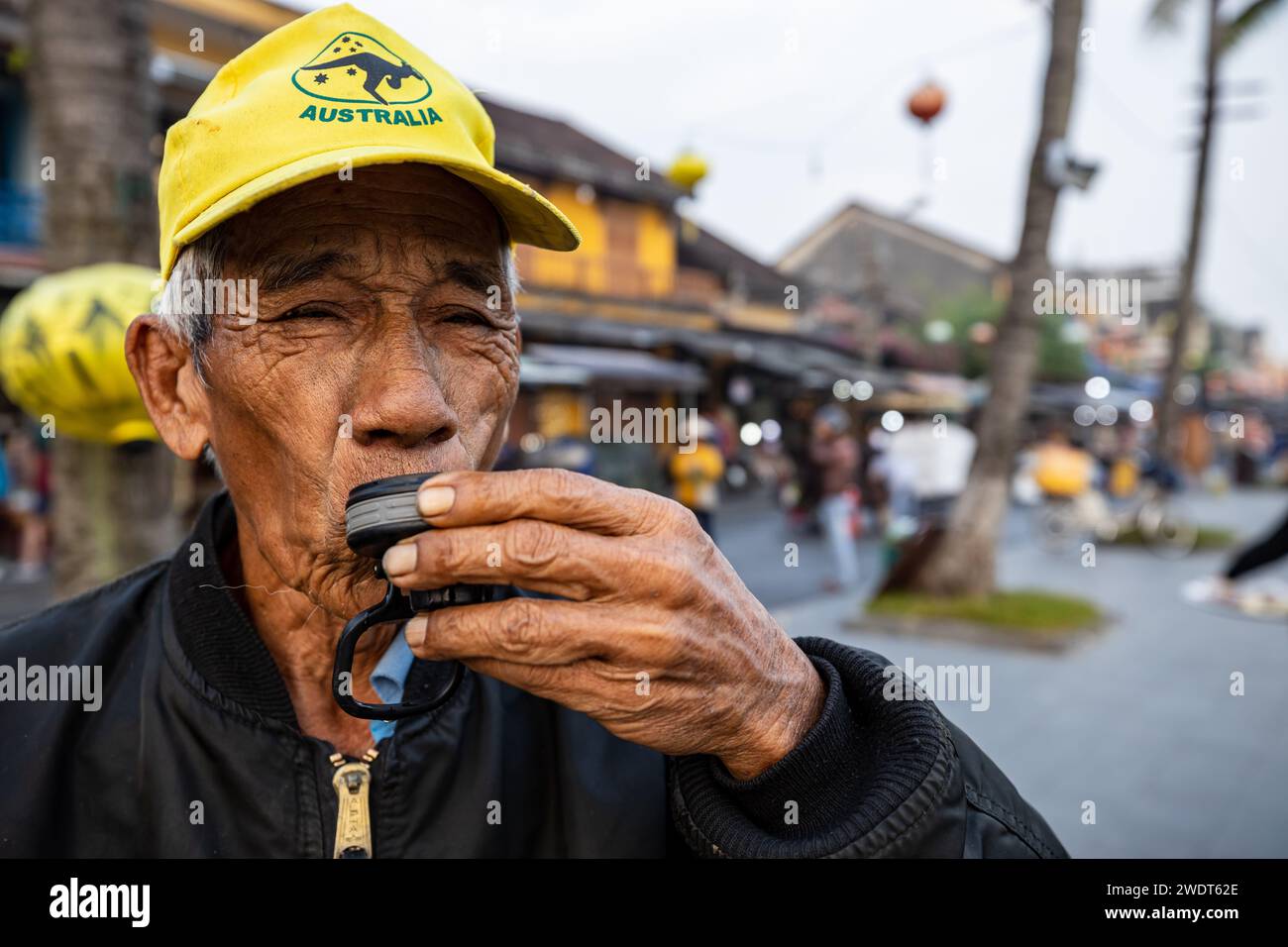 Old friendly man from vietnam Stock Photo - Alamy