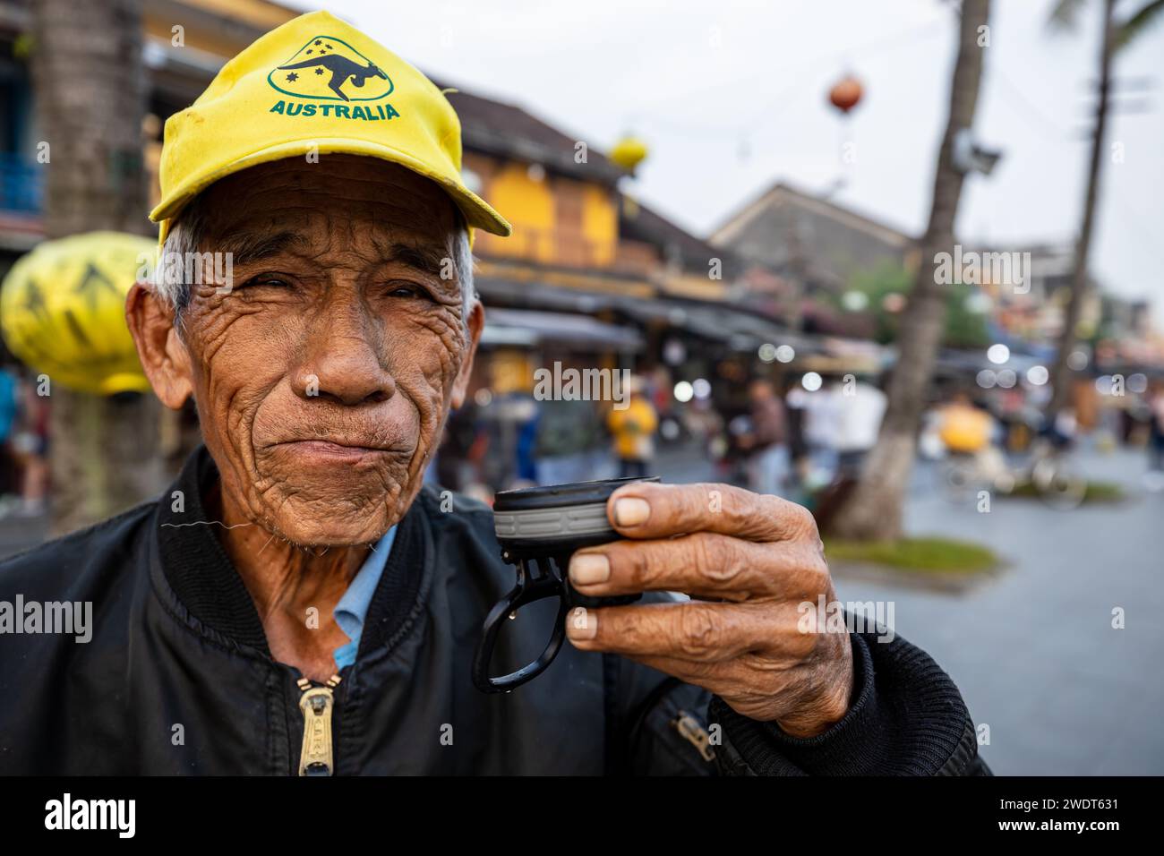 Old friendly man from vietnam Stock Photo - Alamy