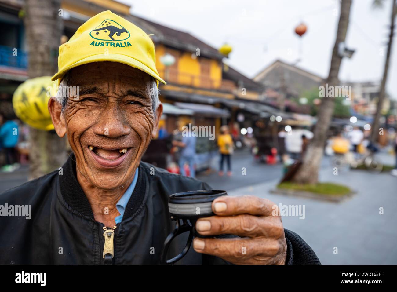 Old friendly man from vietnam Stock Photo - Alamy