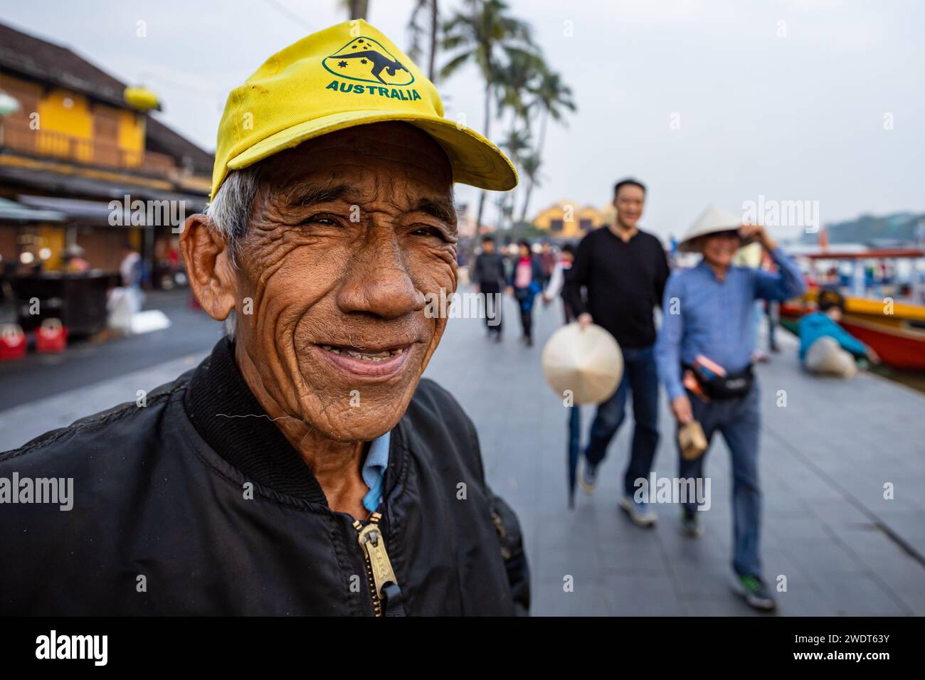 Old friendly man from vietnam Stock Photo - Alamy