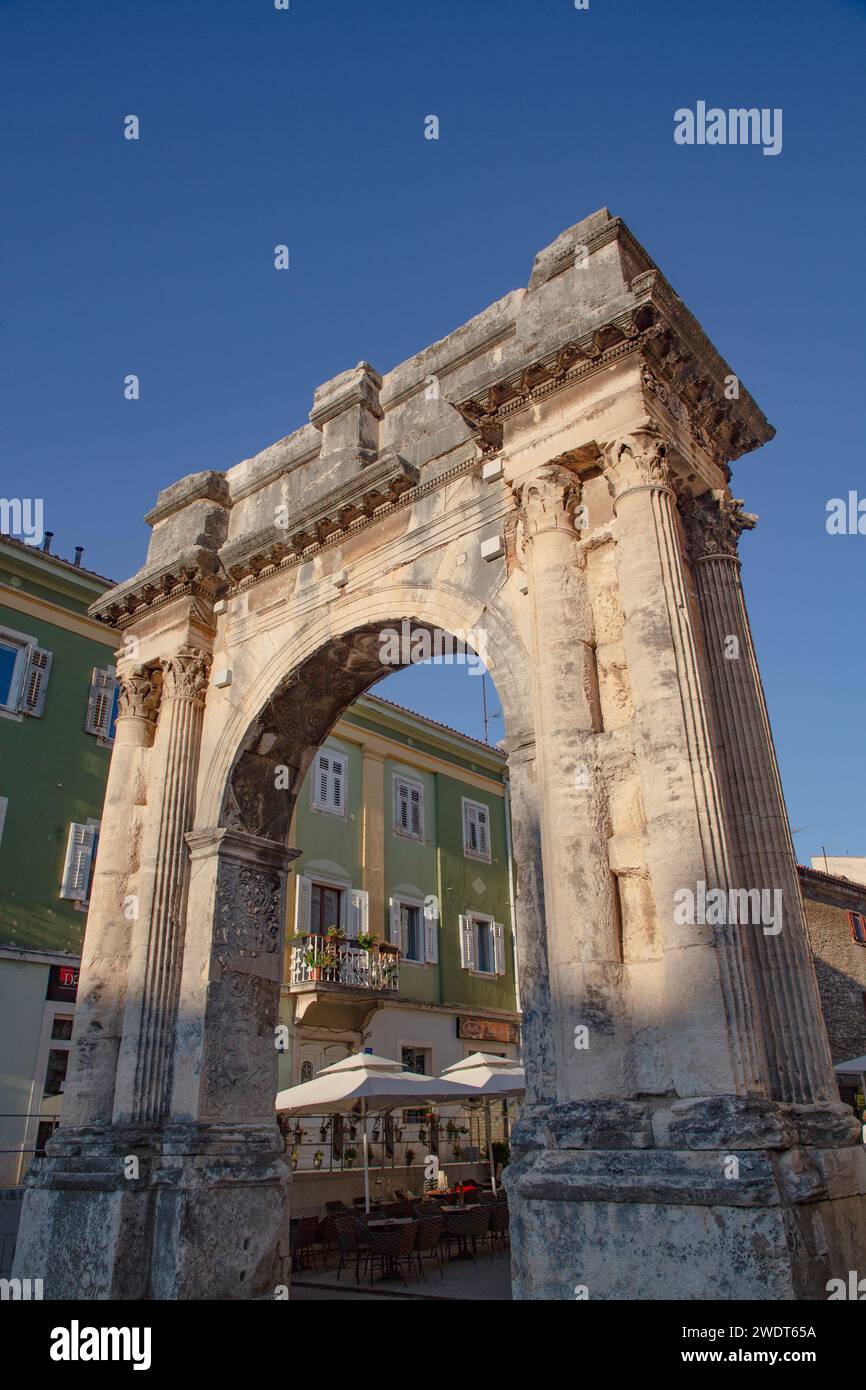 Arch of Sergii (Golden Gate), built 27 BC, Portarata Square, Old Town ...