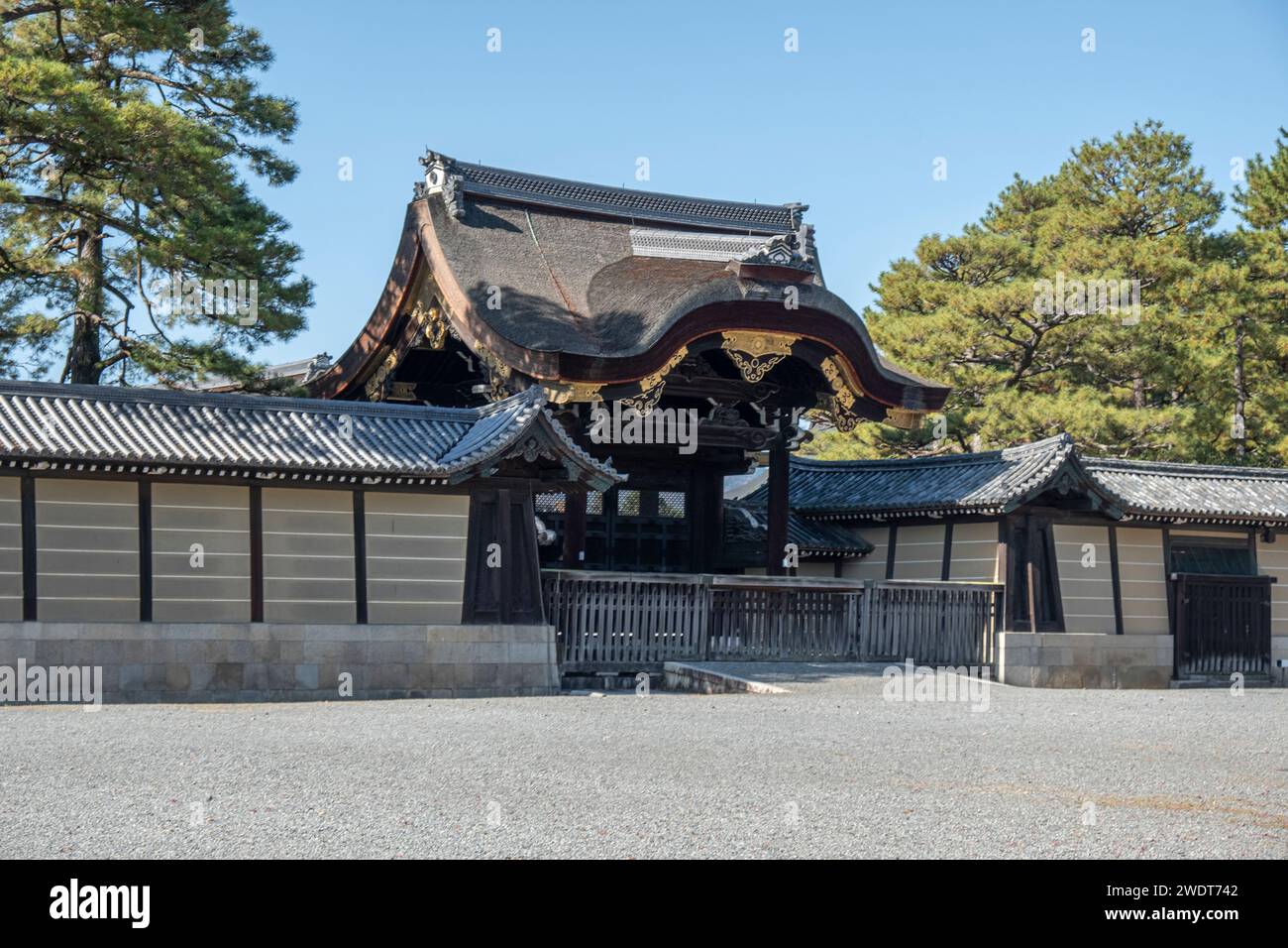 Kyoto Imperial Palace wooden gate, Kyoto, Honshu, Japan, Asia Stock ...