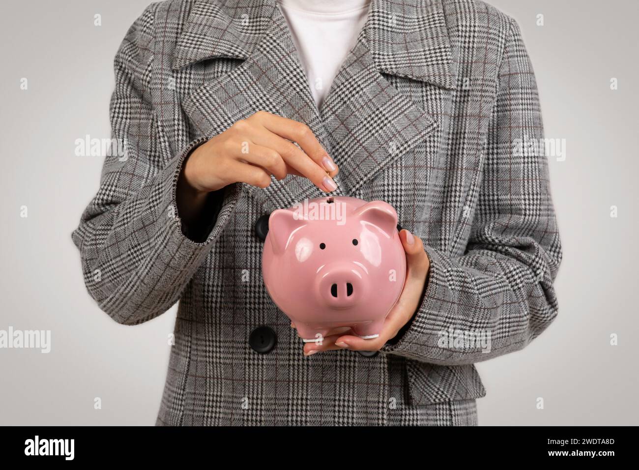 Woman depositing money at a bank hi-res stock photography and images ...