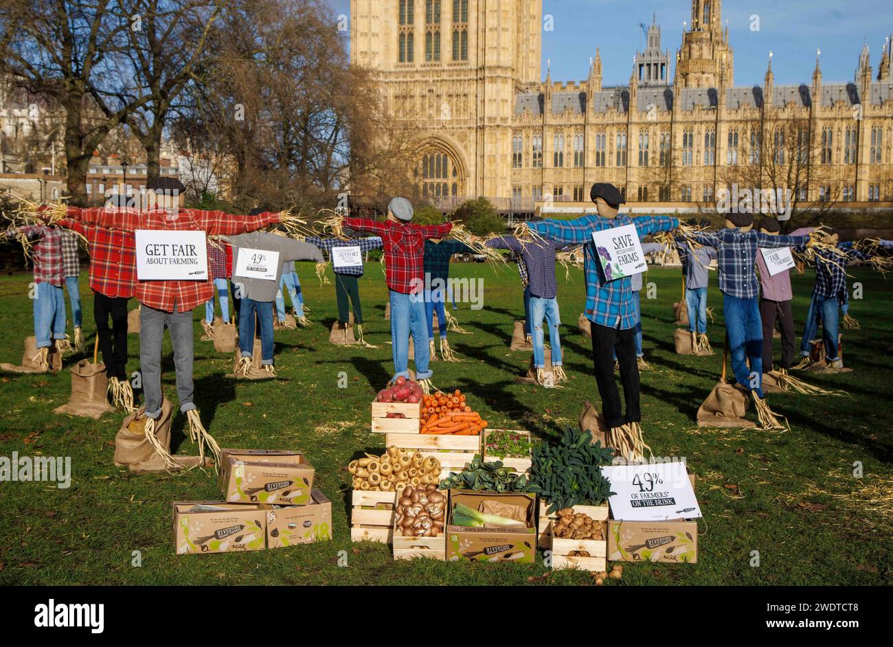 Supermarkets exp loiting farmers hi-res stock photography and images ...