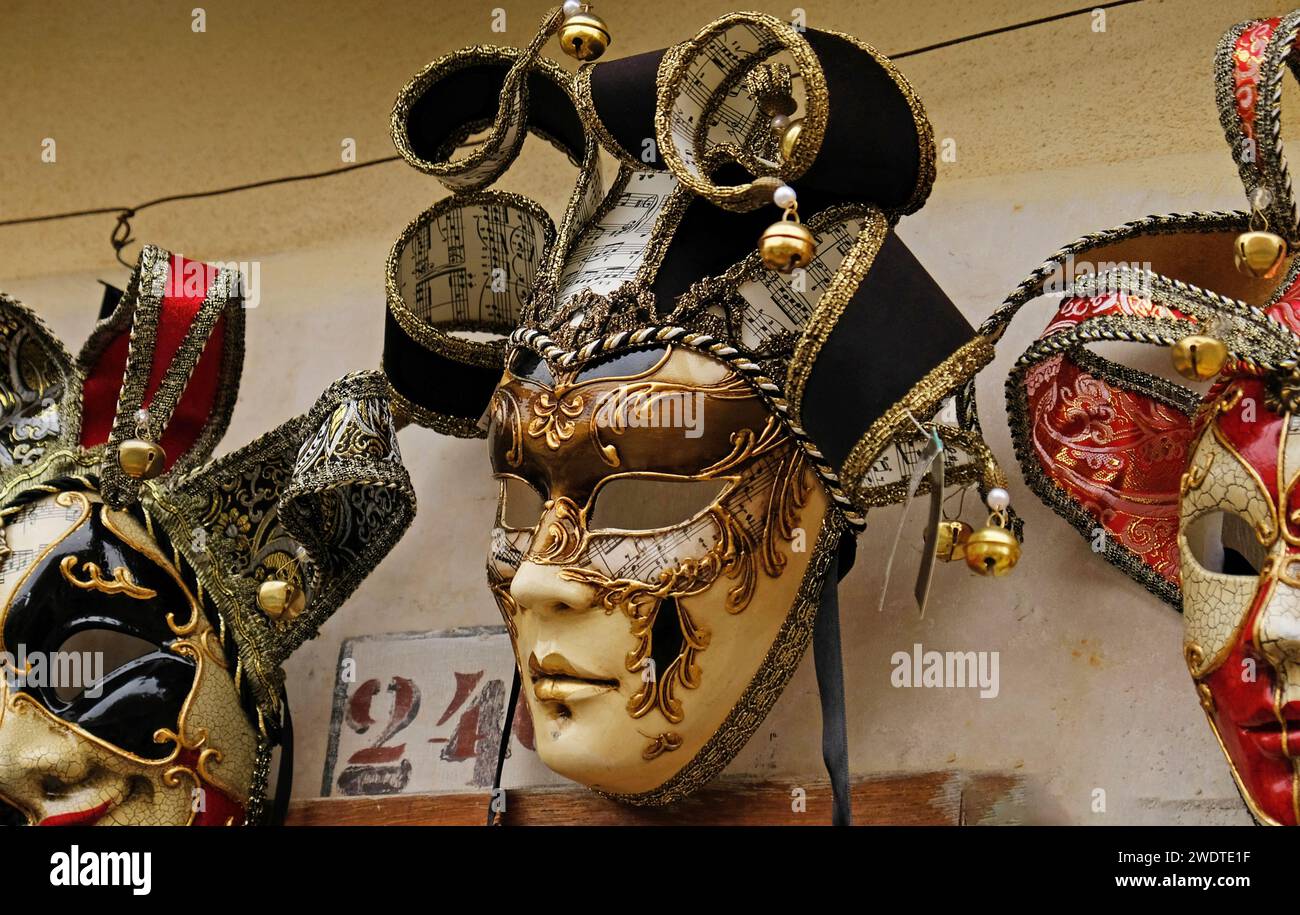 Traditional venetian masks on shelves in souvenirs shop in Venice, Italy Stock Photo - Alamy