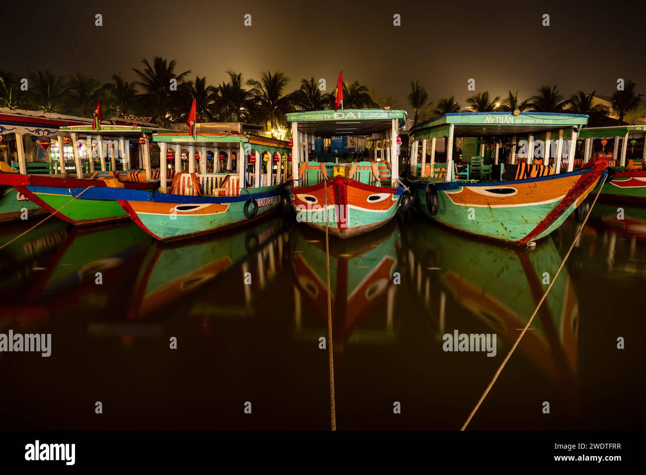 Romanic tourist boats with lanterns in the historic village of Hoi An ...