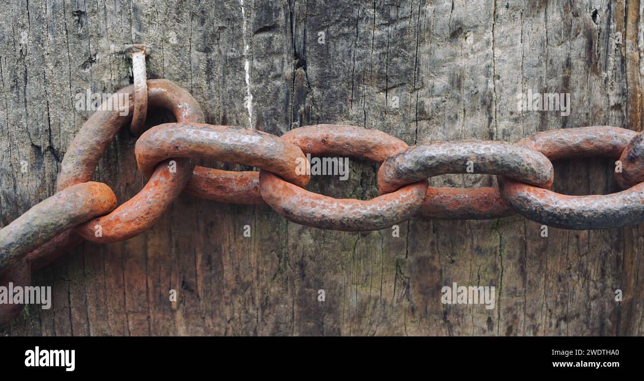 Old chain hi-res stock photography and images - Alamy