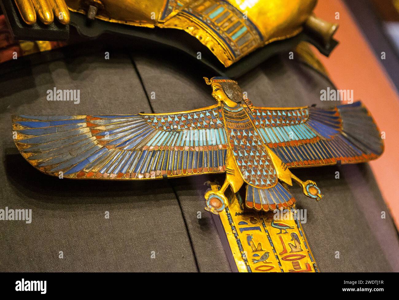 Egypt, Cairo, Tutankhamon jewellery, from his tomb in Luxor : Gold ...