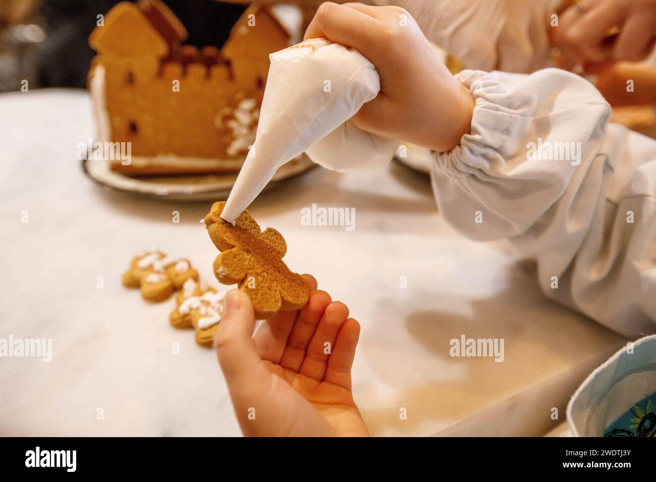 Child hands decorating cake hi-res stock photography and images - Alamy