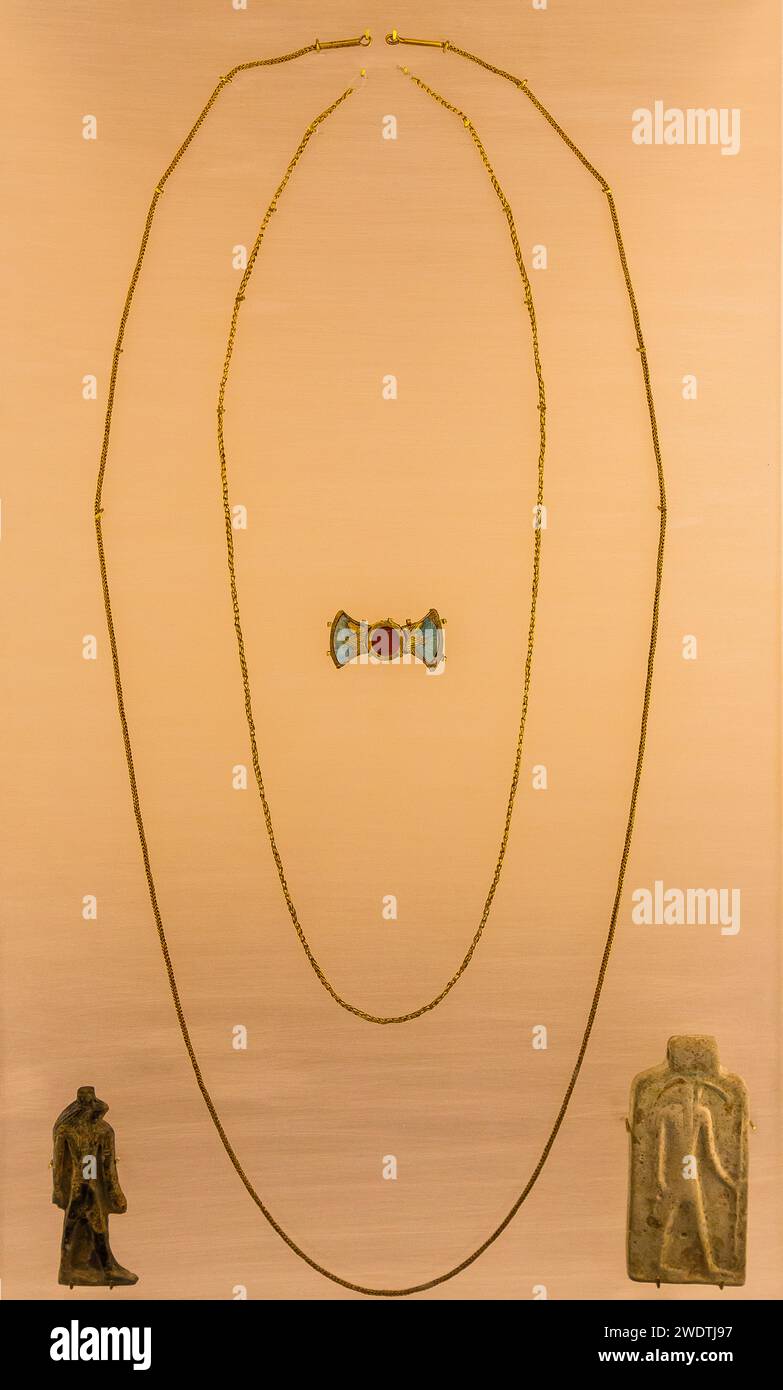 Egypt, Saqqara, Serapeum, room of the golden mask mummy : Gold chains ...