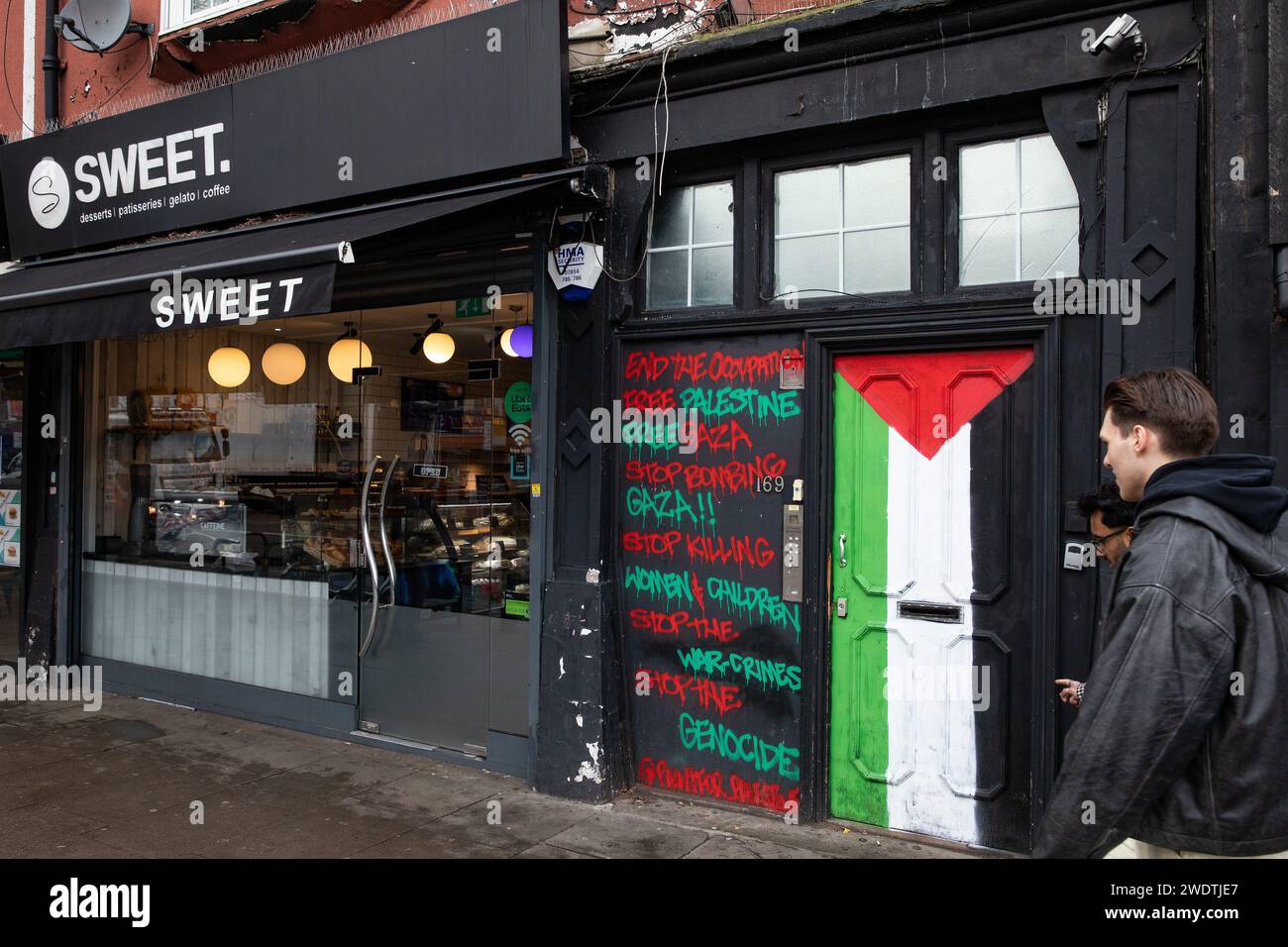 London, UK. 21st January, 2024. Members of the public pass a pro ...
