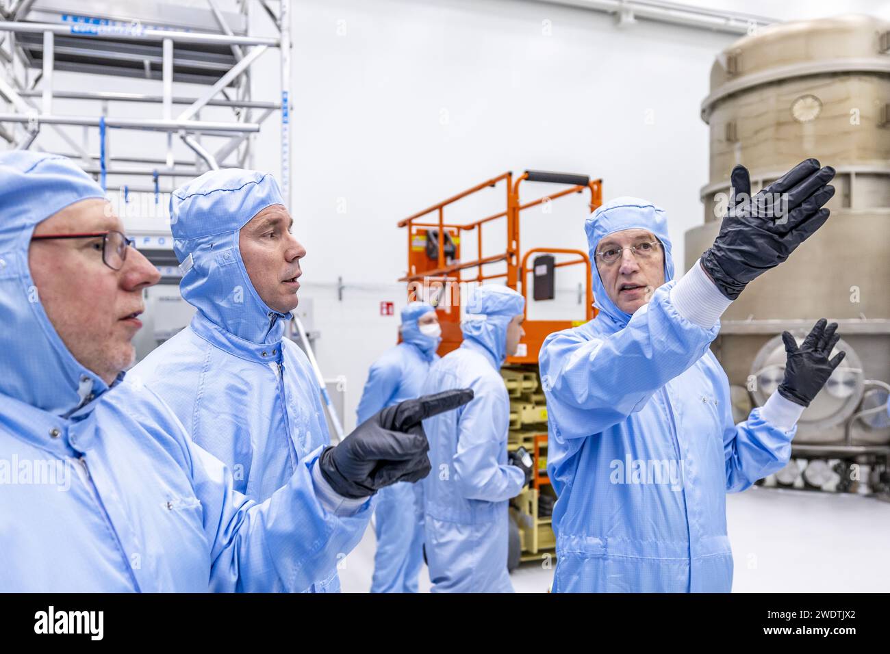 MAASTRICHT - Minister Dijkgraaf (R) and his Flemish colleague Brouns (M ...