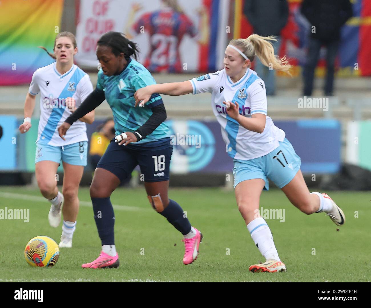 L-R Danielle Carter of London City Lionesses and Alexia Potter (on loan ...