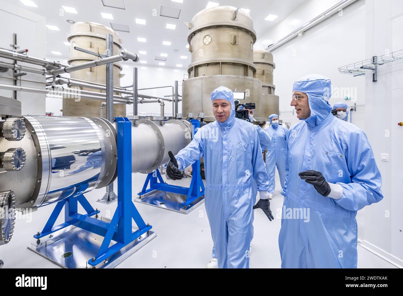 MAASTRICHT - Minister Dijkgraaf (R) visits the ET Pathfinder, a scale ...