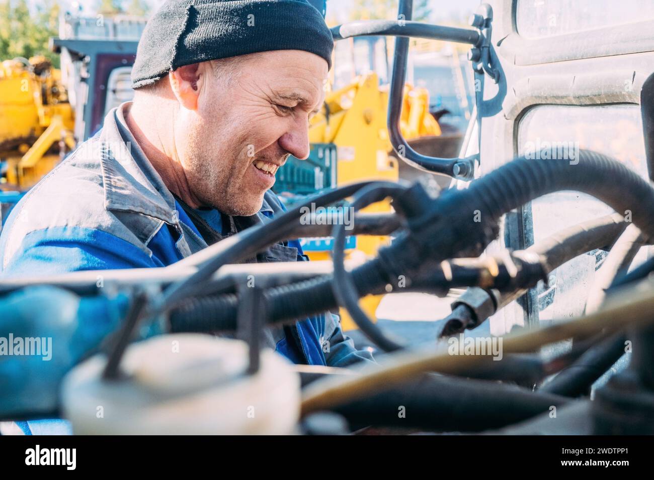 Tractor engine maintenance hi-res stock photography and images - Alamy