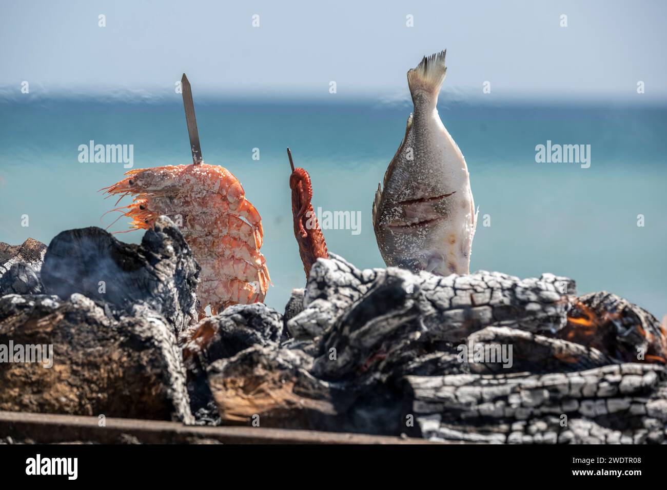Seafood cooking on beach barbecue Stock Photo - Alamy