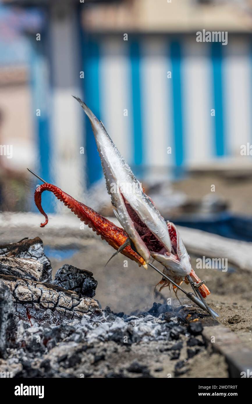 Seafood cooking on beach barbecue Stock Photo - Alamy