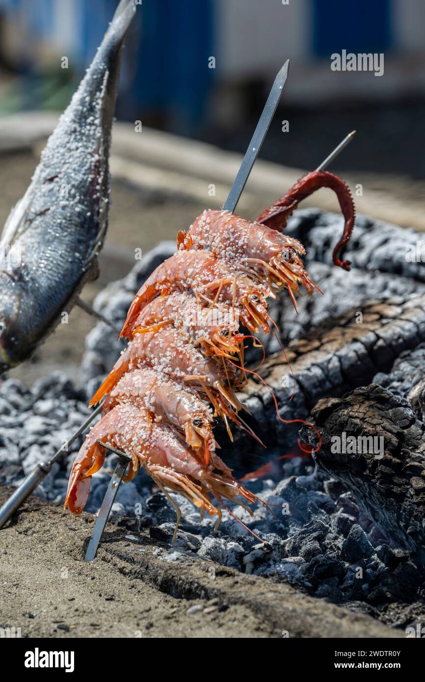 Seafood cooking on beach barbecue Stock Photo - Alamy