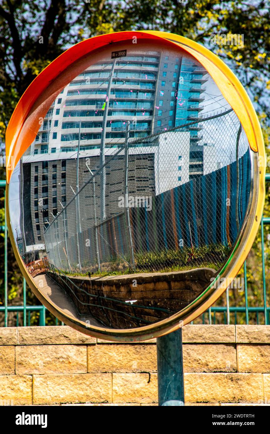 Modern office building small hi-res stock photography and images - Alamy
