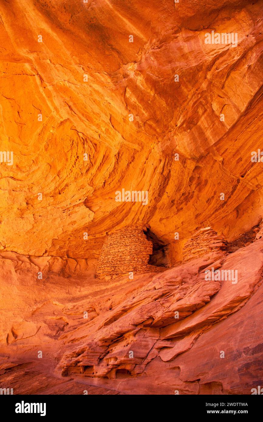 An Ancestral Puebloan ruin inside Honeymoon Arch in Mystery Valley in ...