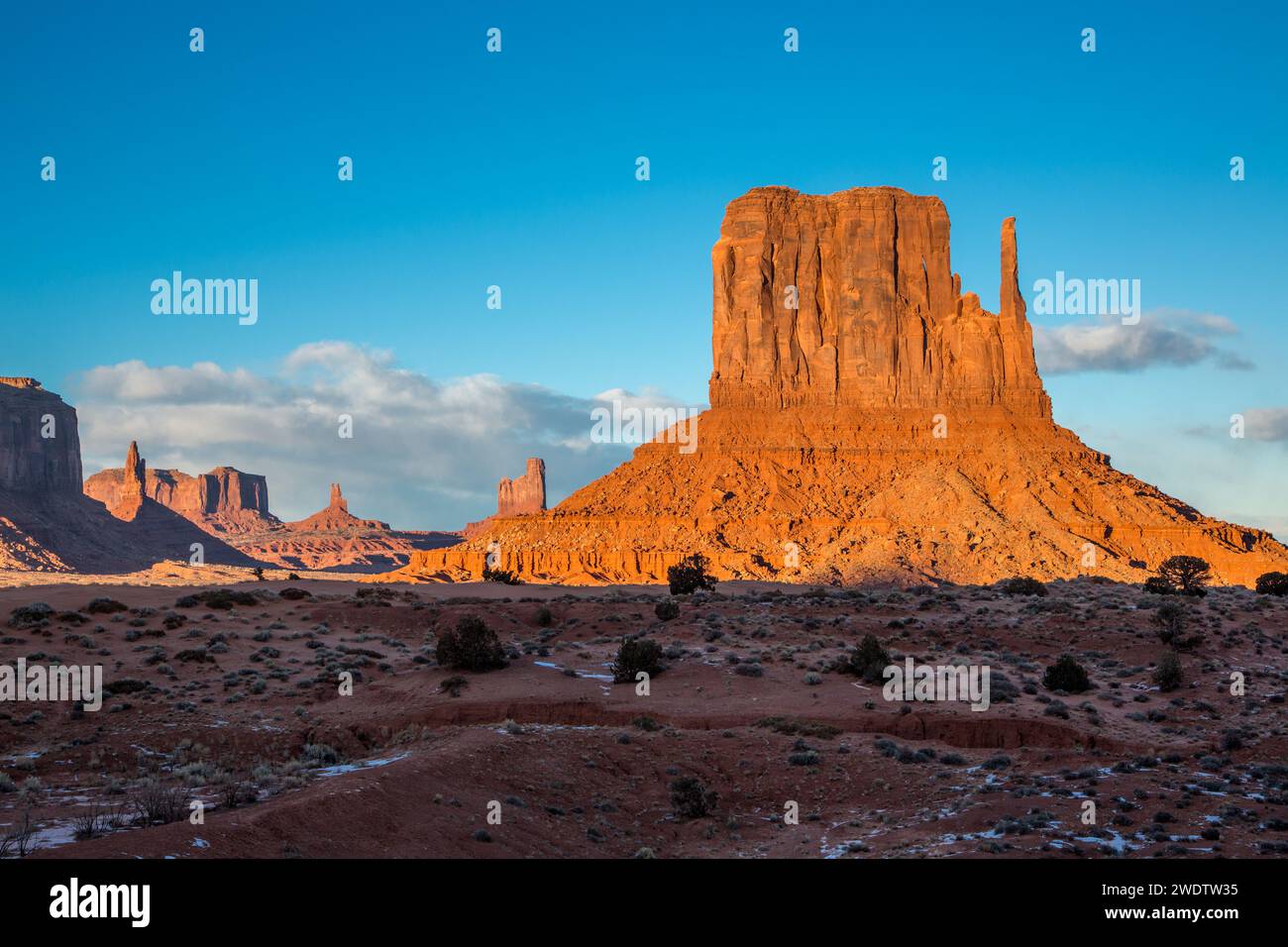 The Utah monuments and the West Mitten in the Monument Valley Navajo ...