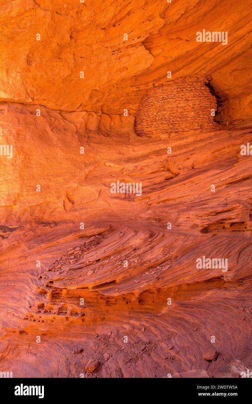 An Ancestral Puebloan ruin inside Honeymoon Arch in Mystery Valley in ...