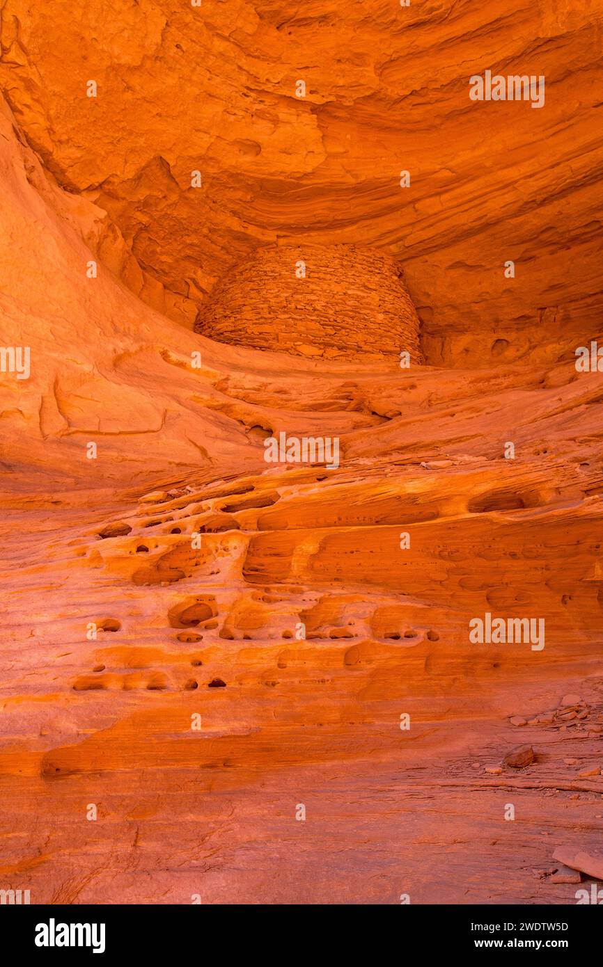 An Ancestral Puebloan ruin inside Honeymoon Arch in Mystery Valley in ...