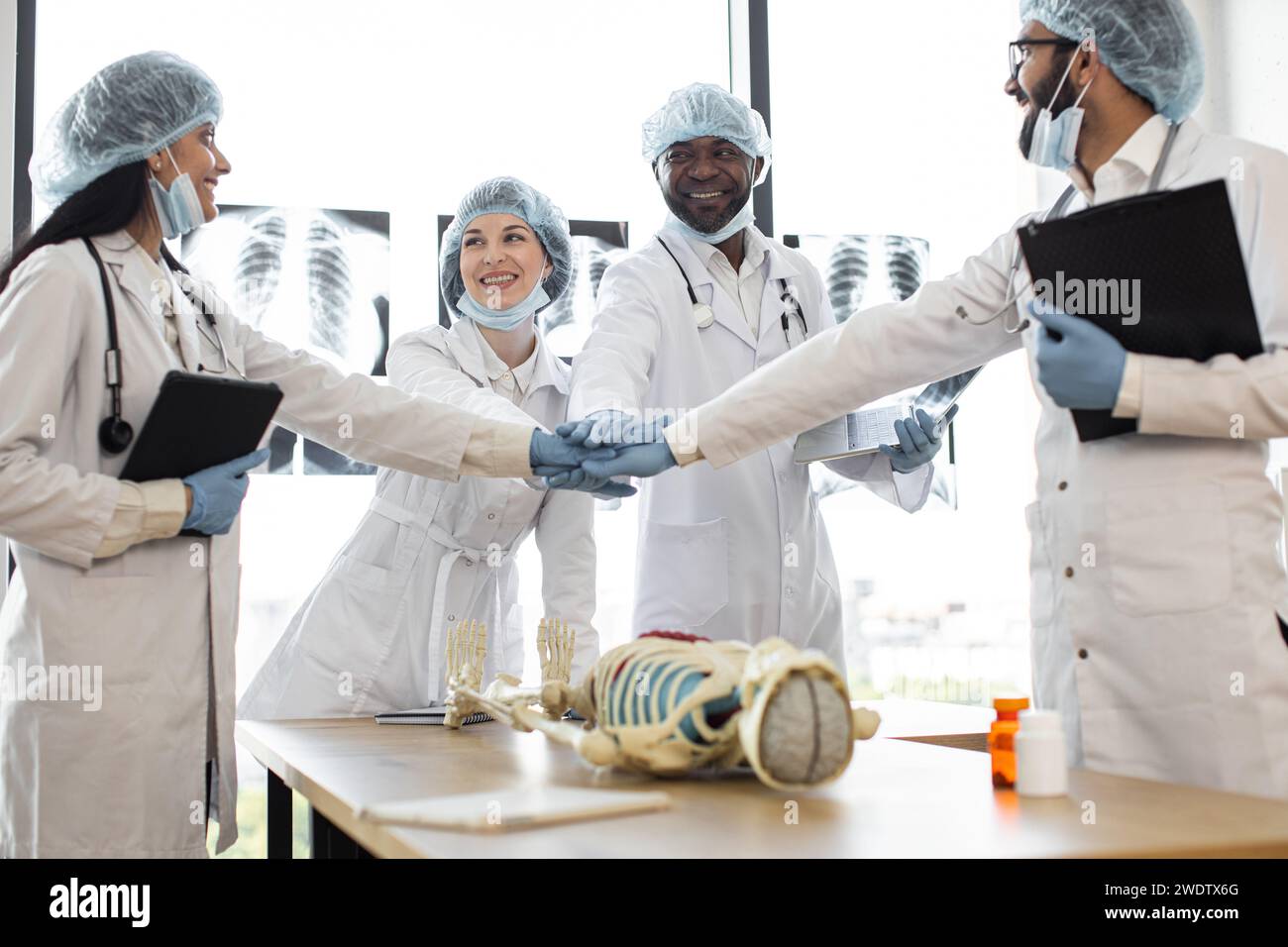 Orthopedic surgeon conference hi-res stock photography and images - Alamy