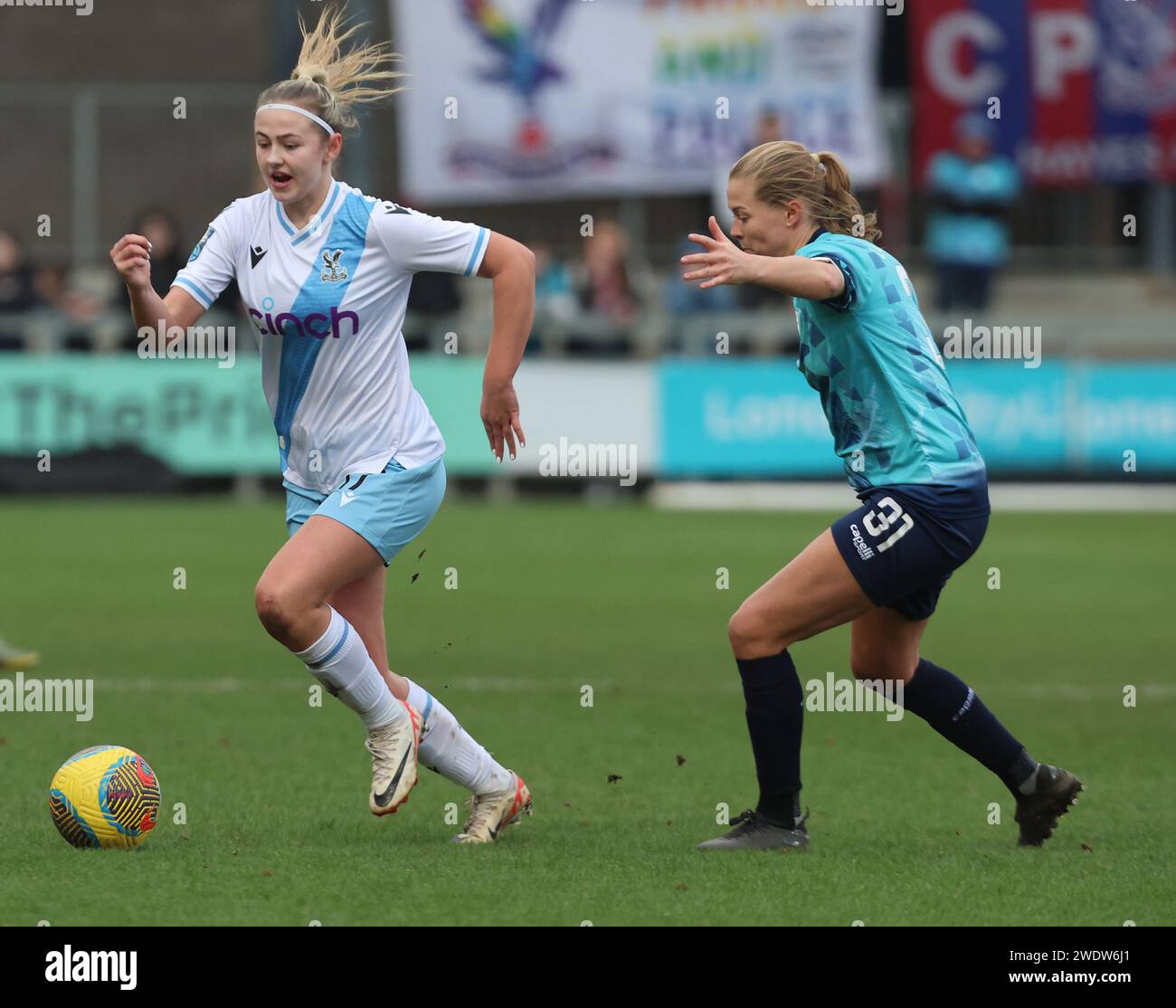 Alexia Potter (on loan from Chelsea until 30 June 2024) of30 takes on ...