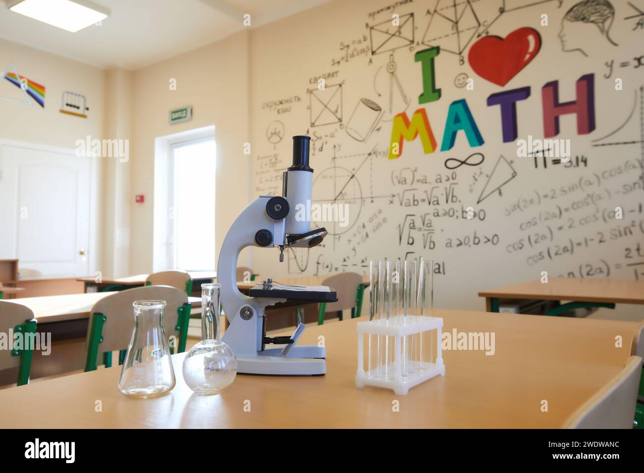 Physics classes hi-res stock photography and images - Alamy