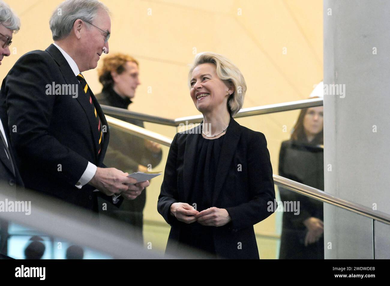 Robert M. Kimmitt und Ursula von der Leyen beim Trauerstaatsakt für den ...