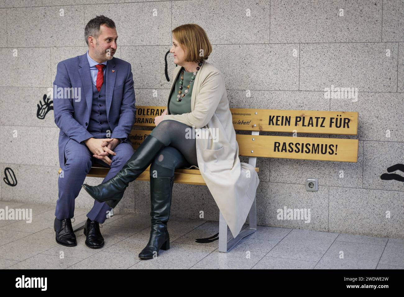Tobias Schick, Oberbuergermeister von Cottbus, und Lisa Paus Buendnis ...