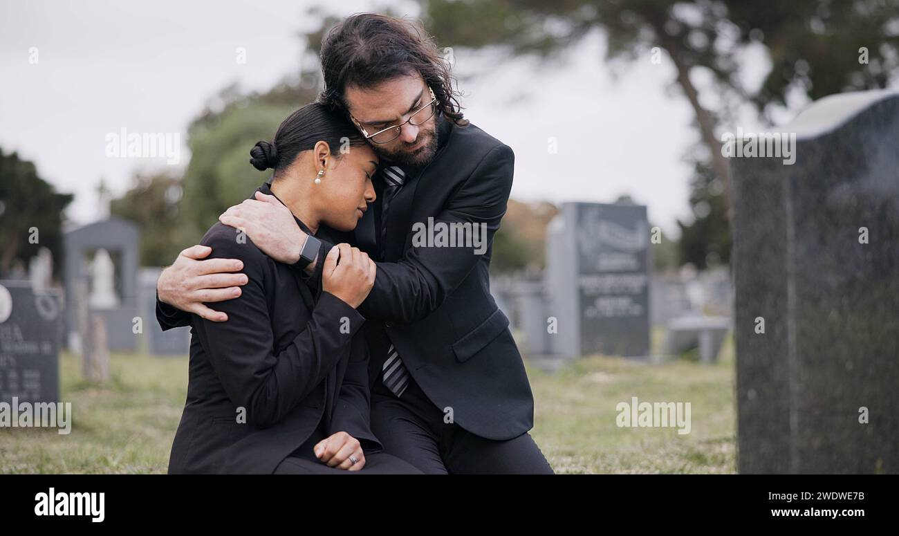 Family crying funeral couple hi-res stock photography and images - Alamy