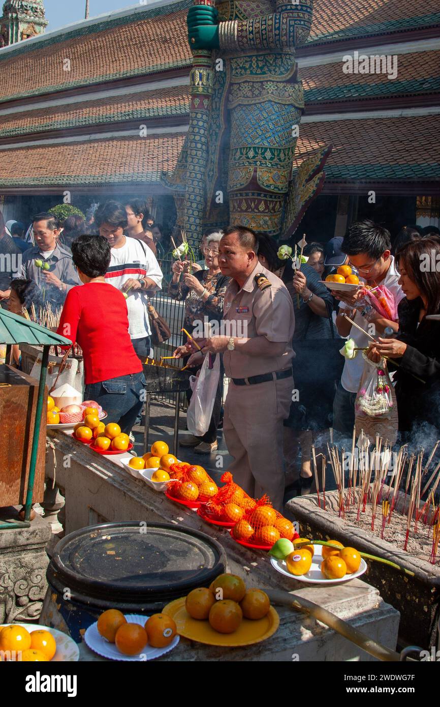 cooked food Stall in a food market in Bangkok Thailand Stock Photo - Alamy