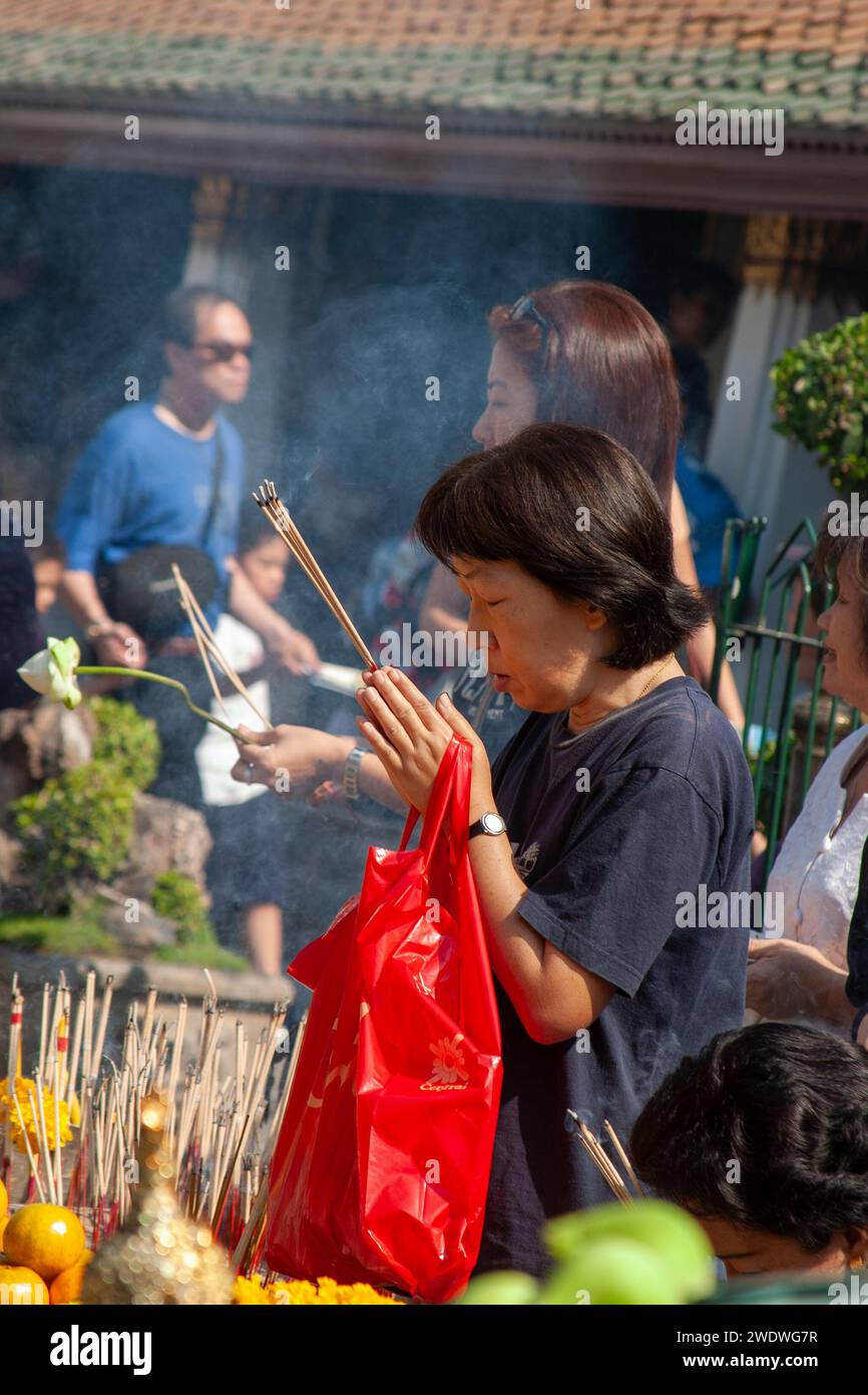 cooked food Stall in a food market in Bangkok Thailand Stock Photo - Alamy