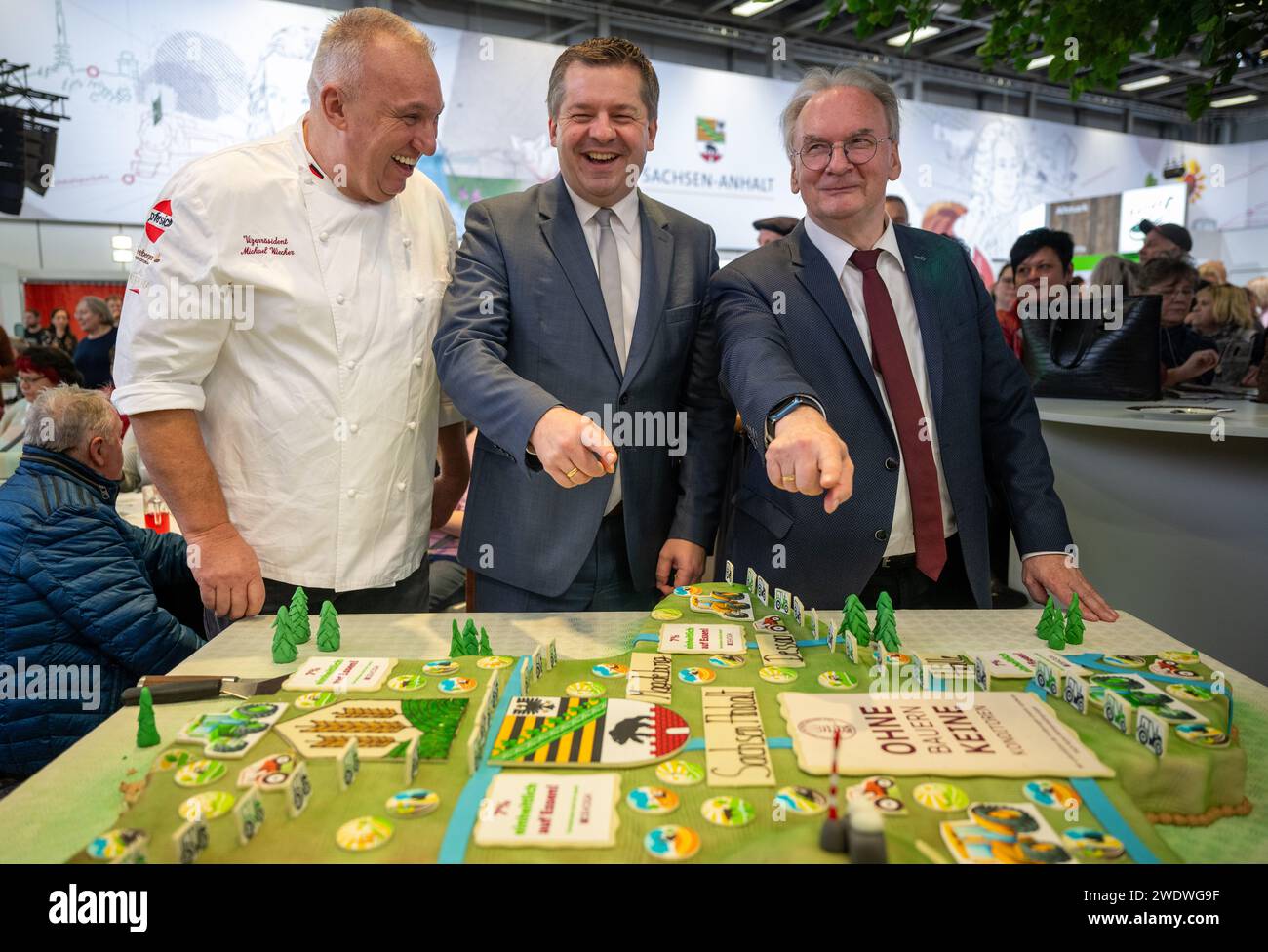 Berlin, Germany. 22nd Jan, 2024. Reiner Haseloff (r, CDU), Minister ...