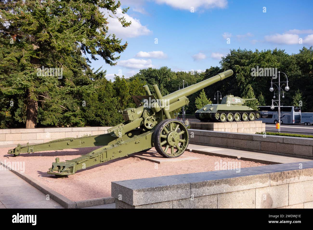 BERLIN, GERMANY - AUGUST 28, 2015: Memorial with 152mm howitzer and ...