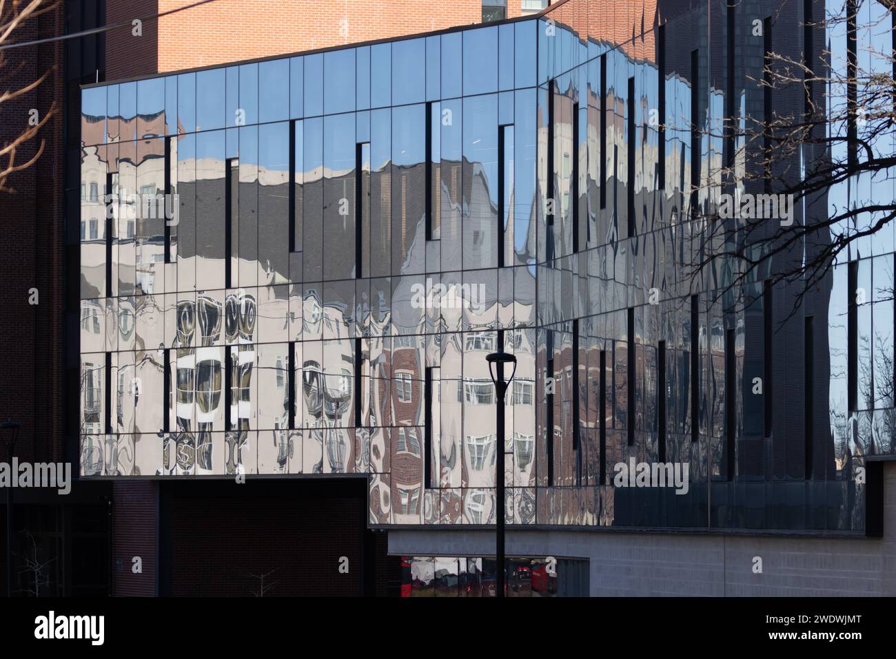 Reflections modern buildings architecture hi-res stock photography and ...