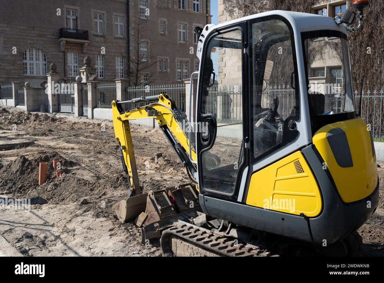 Worker excavator renovation road hi-res stock photography and images ...
